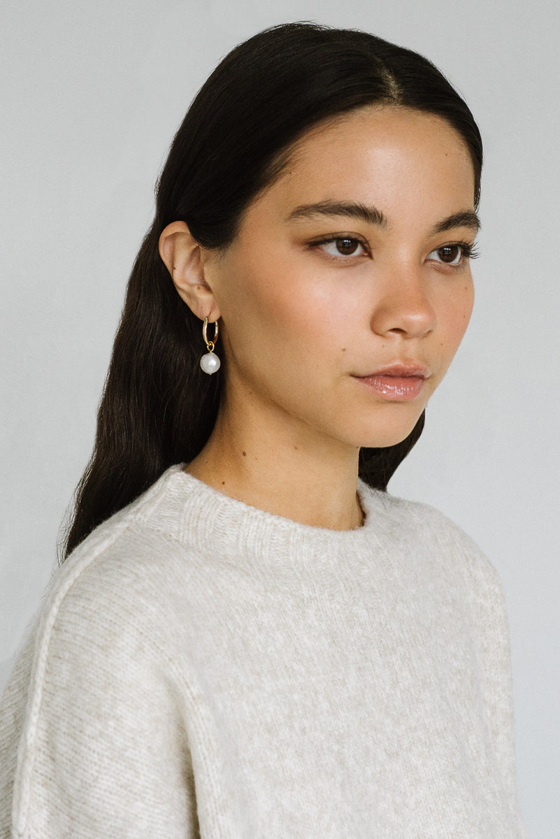 Anna Hoops + Wrinkle Pearl Charms – Kara Yoo